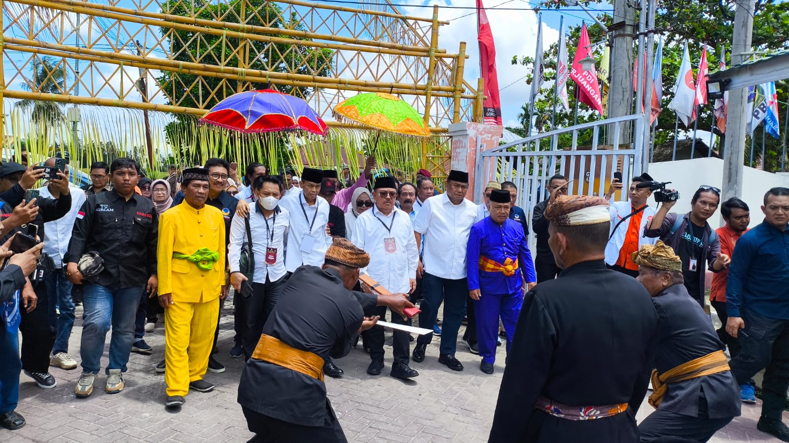 Pasangan TULUS Jadi Calon Pertama yang Mendaftarkan Diri Sebagai Cagub ...