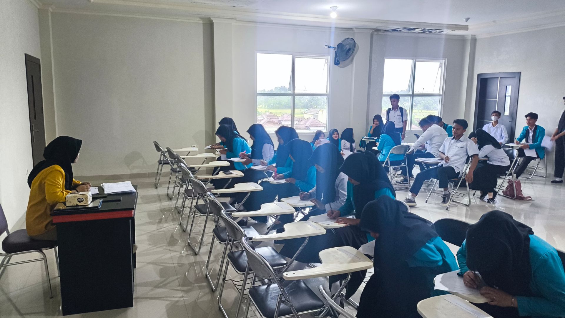 Dosen Dilarang Terima Cinderamata dari Mahasiswa Jauh Sebelum Ribut ...