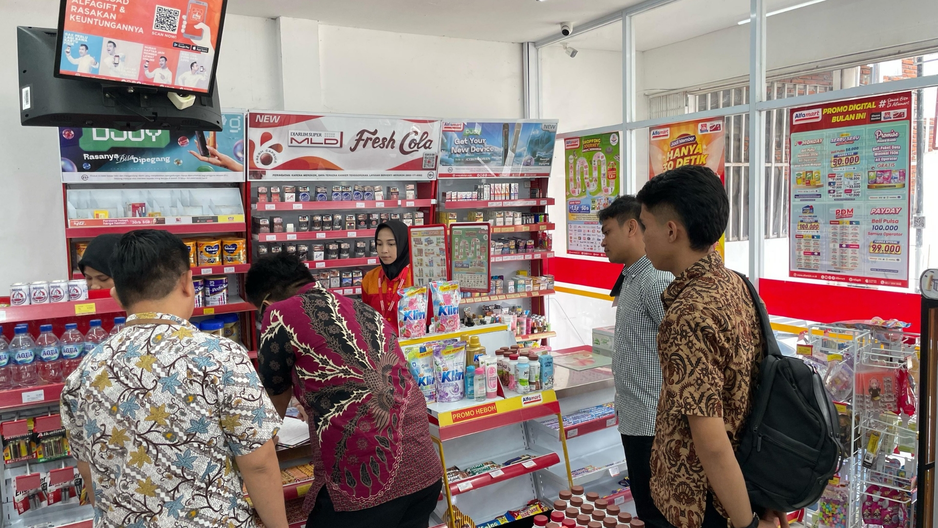 Sekilas Info: Polisi Temukan Makanan Berbahan Babi di Dua Minimarket ...